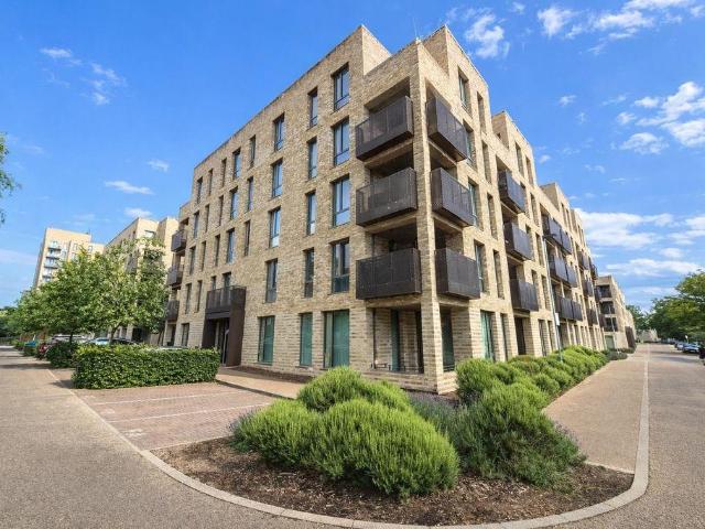 2 bedroom ground flat for sale