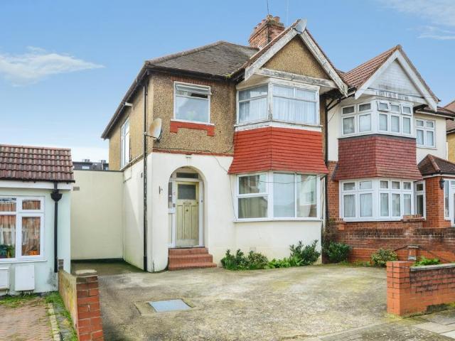 2 bedroom ground flat for sale