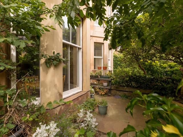 2 bedroom ground flat for sale