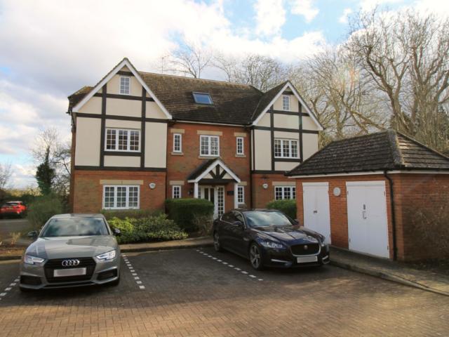 2 bedroom ground flat for sale