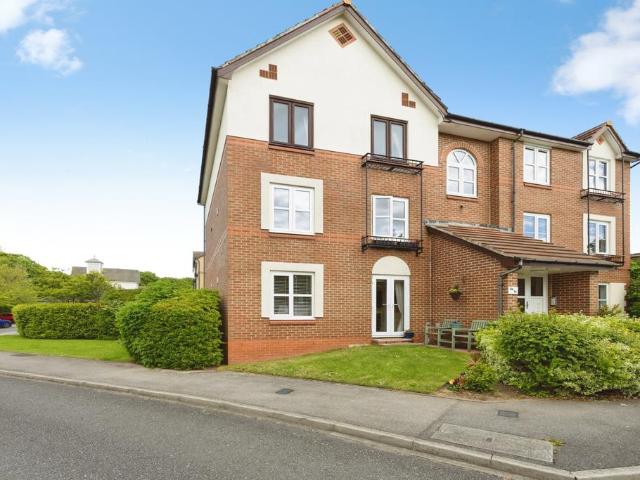 2 bedroom ground flat for sale