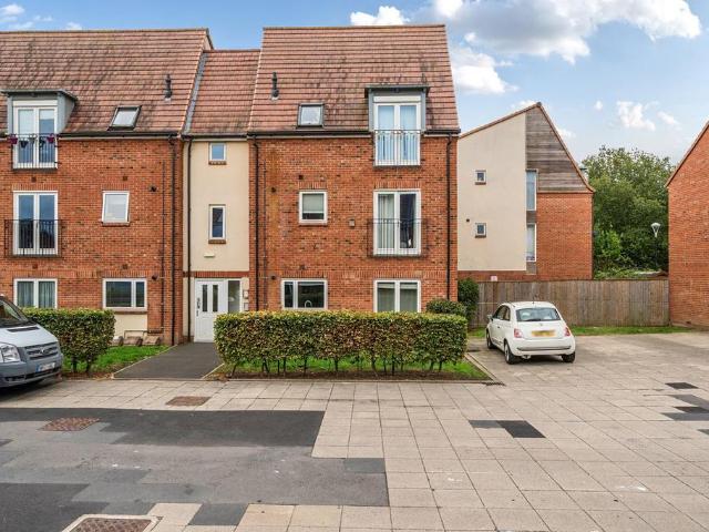 2 bedroom ground flat for sale