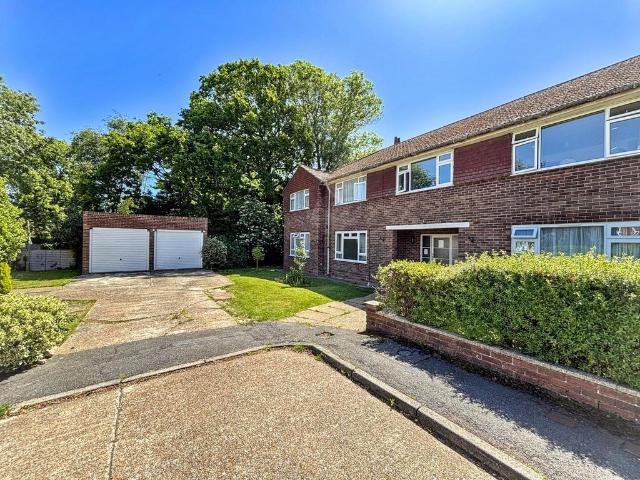 2 bedroom ground flat for sale