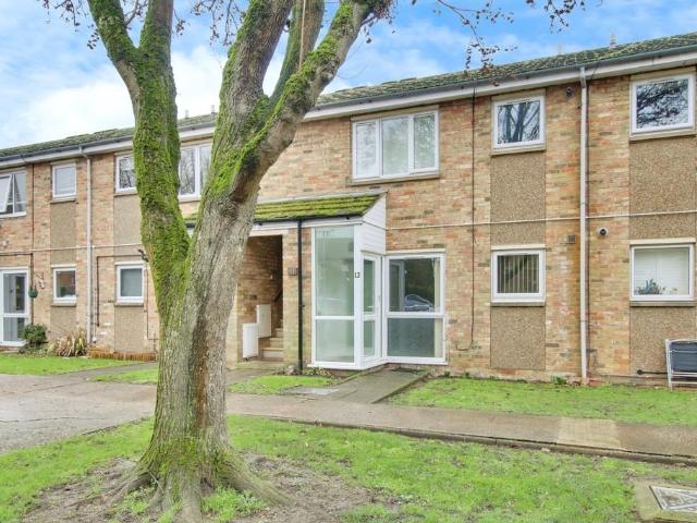 2 bedroom ground flat for sale