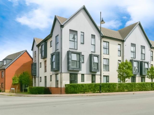 2 bedroom ground flat for sale