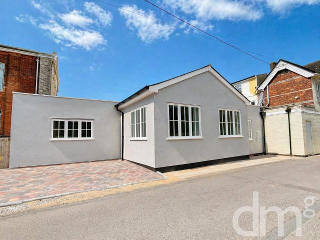 2 bedroom ground flat for sale