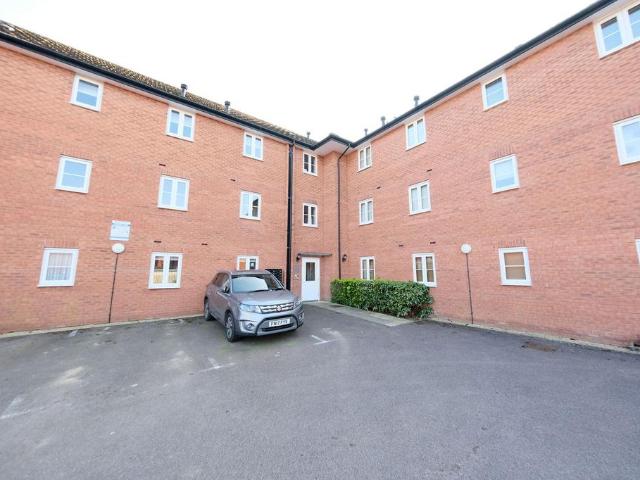 2 bedroom ground flat for sale