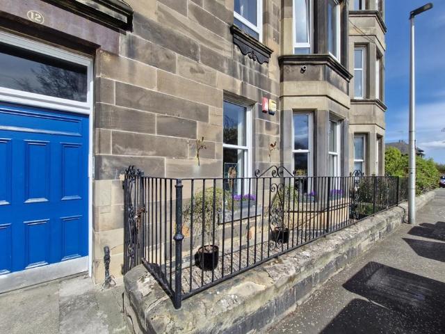 2 bedroom ground flat for sale