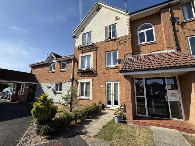 2 bedroom ground flat for sale