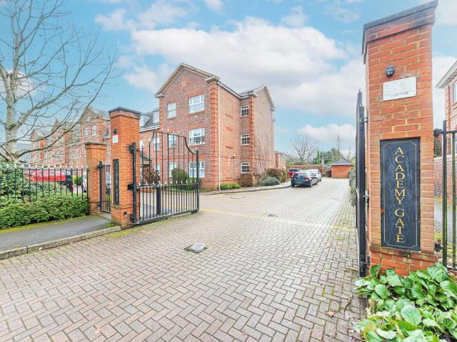 2 bedroom ground flat for sale
