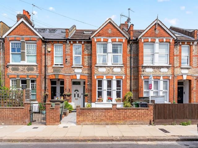 2 bedroom ground flat for sale