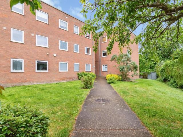 2 bedroom ground flat for sale