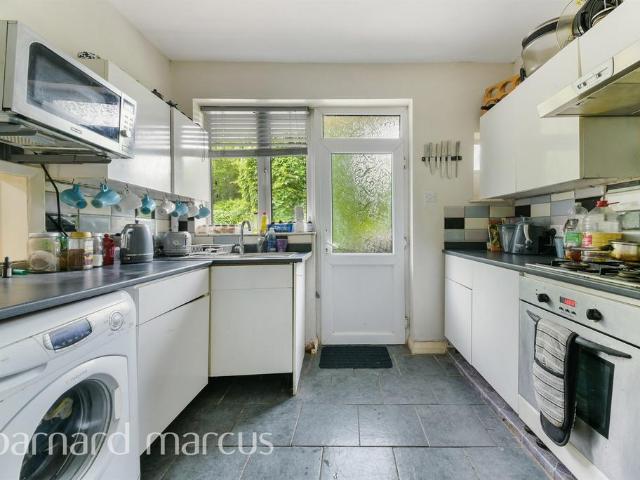 2 bedroom ground flat for sale