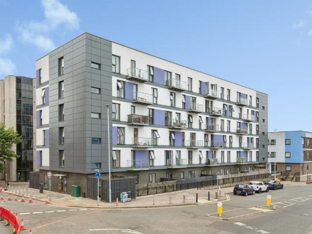 2 bedroom ground flat for sale