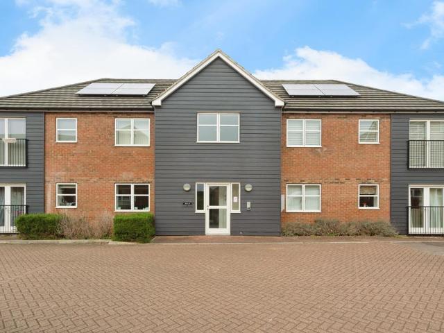 2 bedroom ground flat for sale
