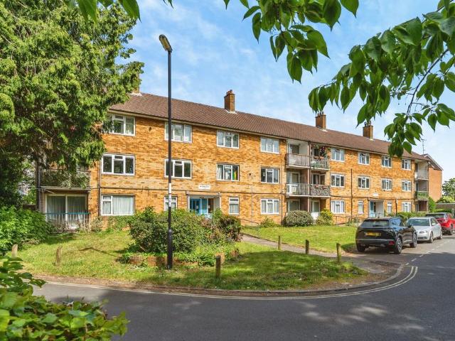2 bedroom ground flat for sale