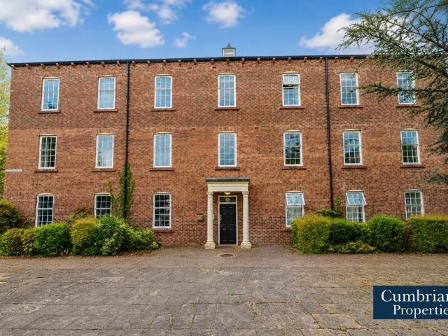 2 bedroom ground flat for sale