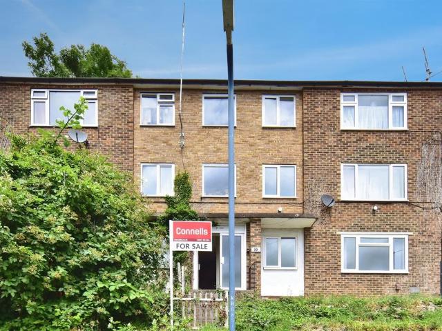 2 bedroom ground flat for sale
