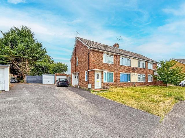 2 bedroom ground flat for sale