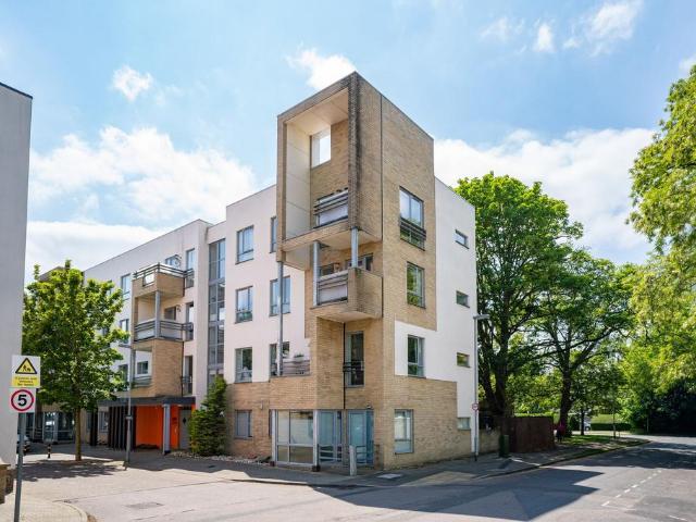 2 bedroom ground flat for sale