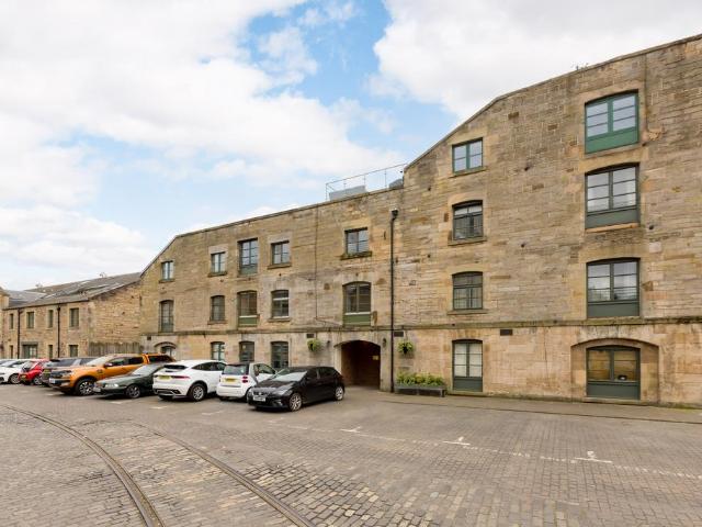 2 bedroom ground flat for sale