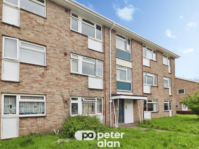 2 bedroom ground flat for sale