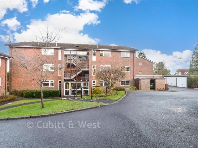 2 bedroom ground flat for sale