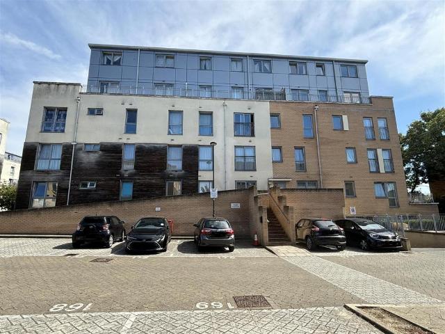 2 bedroom ground flat for sale