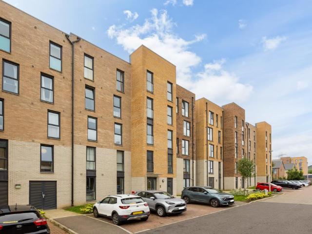 2 bedroom ground flat for sale