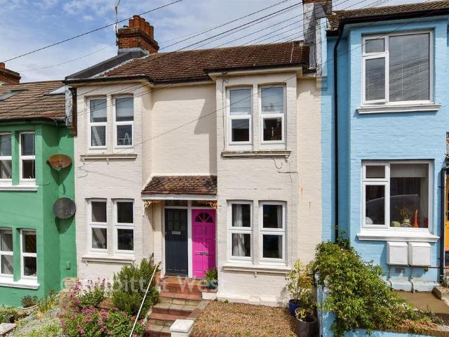 2 bedroom ground flat for sale