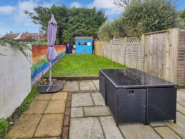 2 bedroom ground flat for sale