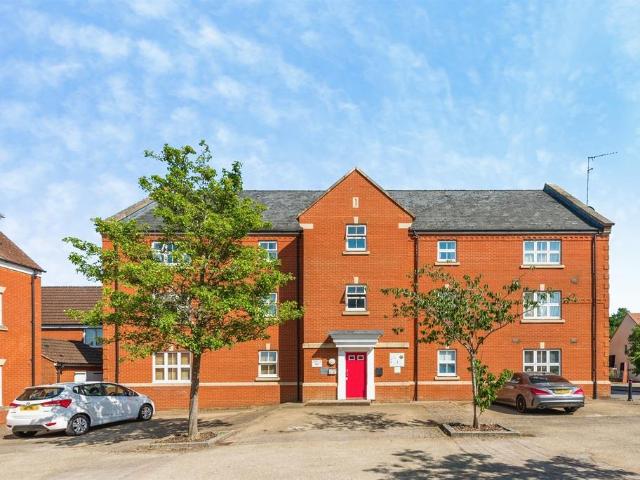 2 bedroom ground flat for sale
