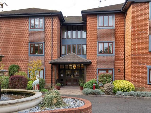 2 bedroom ground flat for sale