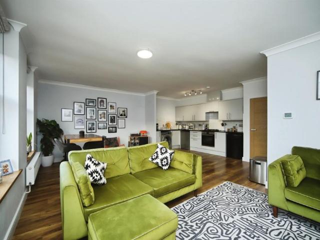 2 bedroom ground flat for sale