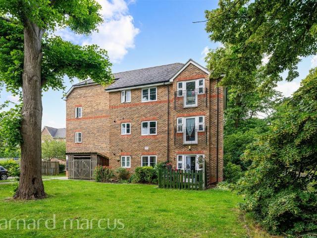 2 bedroom ground flat for sale
