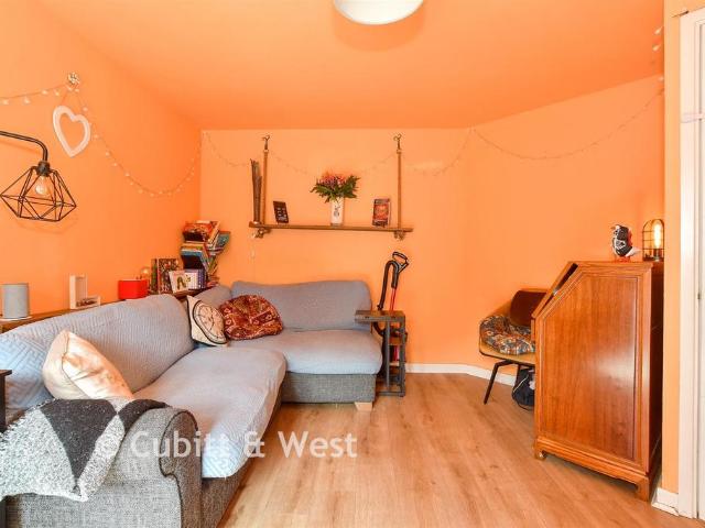 2 bedroom ground flat for sale