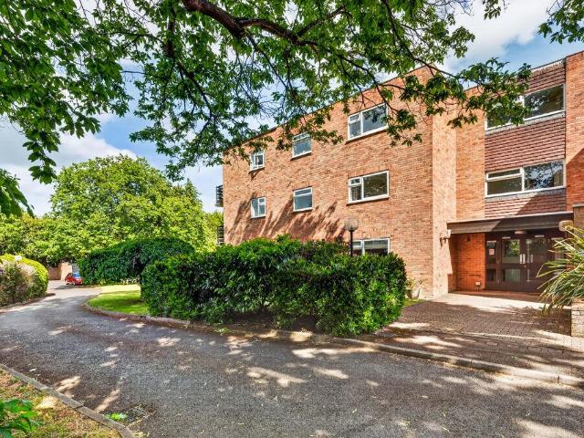 2 bedroom ground flat for sale