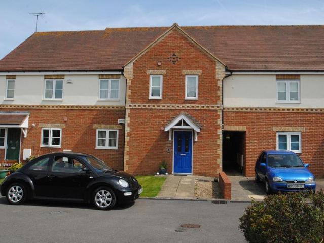 2 bedroom ground flat for sale