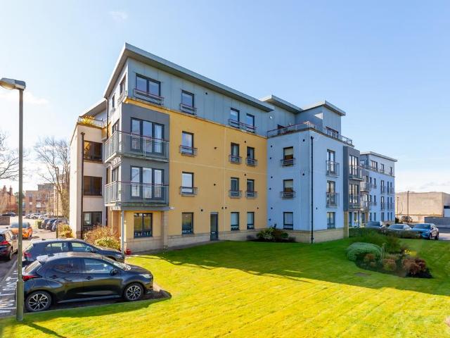 2 bedroom ground flat for sale