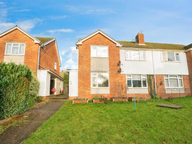 2 bedroom ground flat for sale
