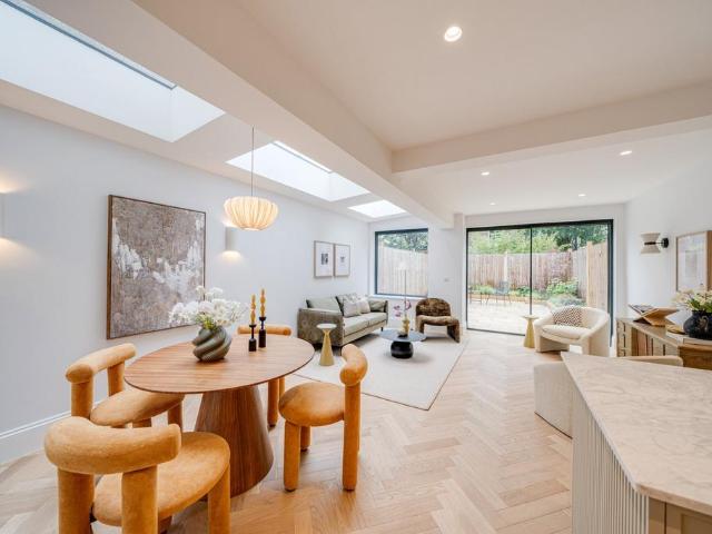 2 bedroom ground flat for sale