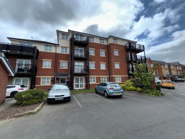 2 bedroom ground flat for sale