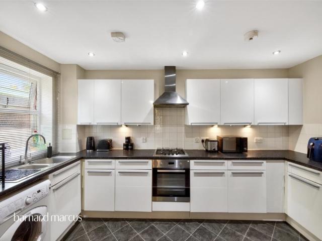2 bedroom ground flat for sale