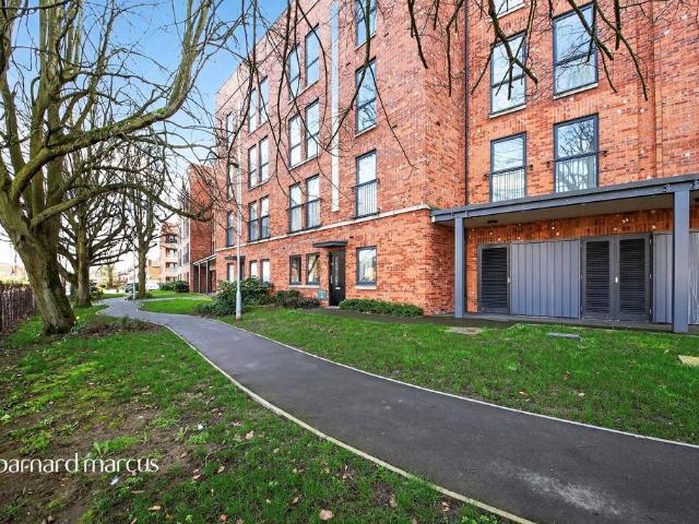 2 bedroom ground flat for sale