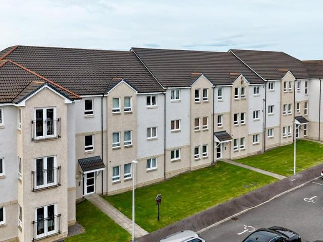 2 bedroom ground flat for sale