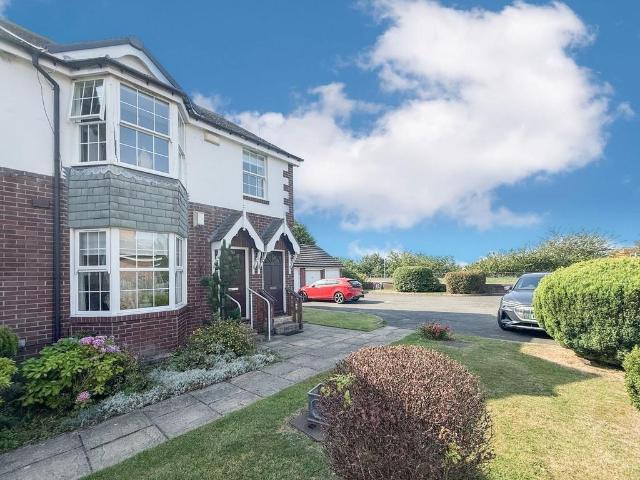 2 bedroom ground flat for sale
