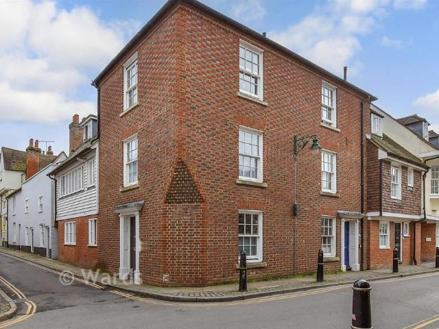 2 bedroom ground flat for sale