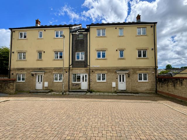 2 bedroom ground flat for sale