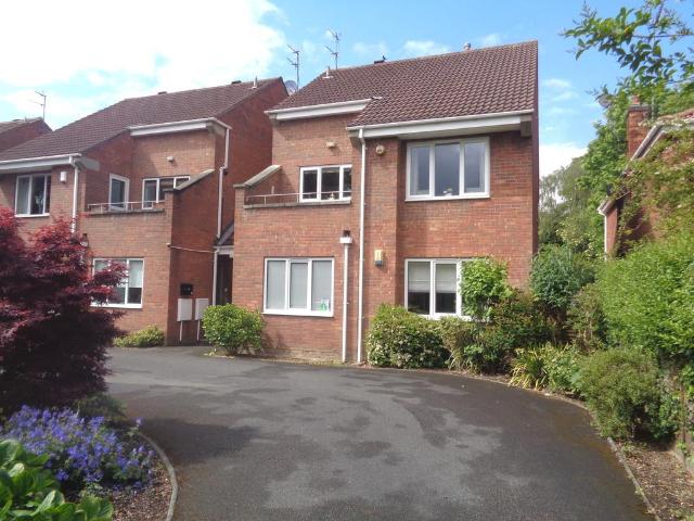 2 bedroom ground flat for sale