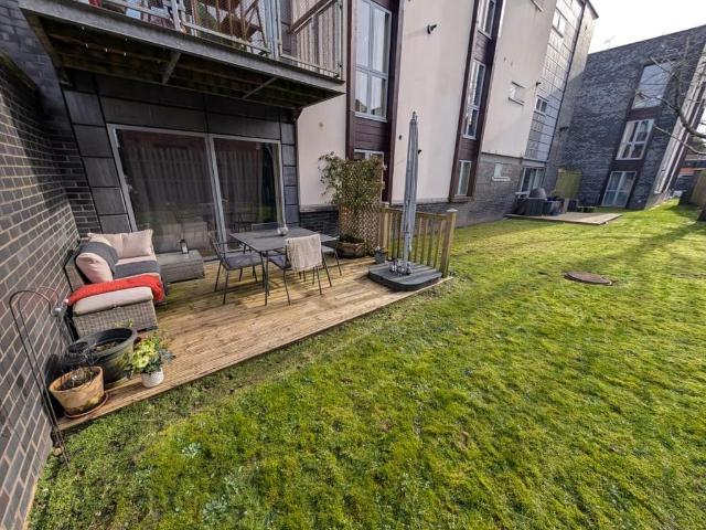2 bedroom ground flat for sale